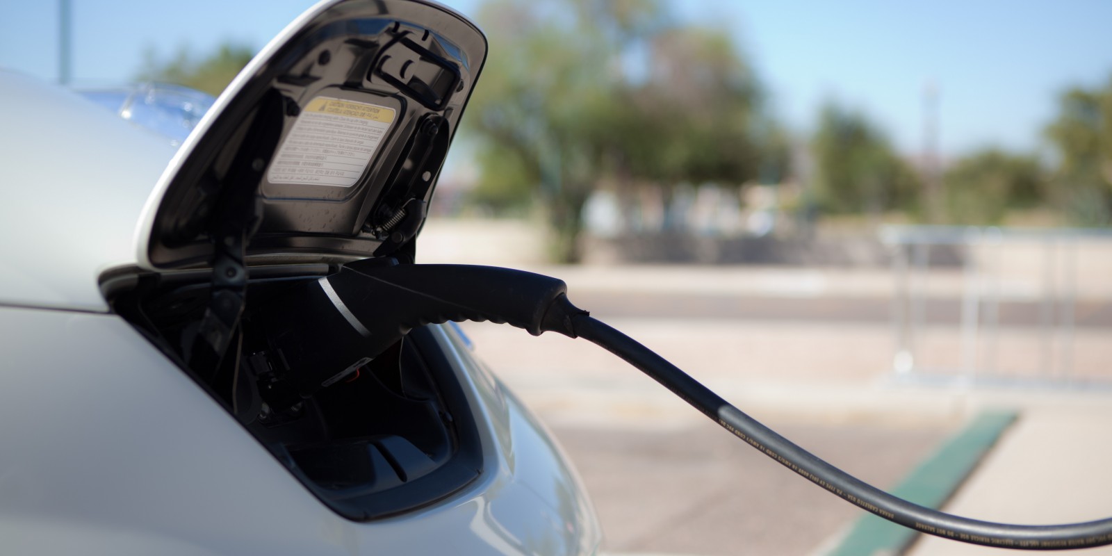 5 Tips for Using Commercial Electric Vehicle Charging Stations | Wecharg